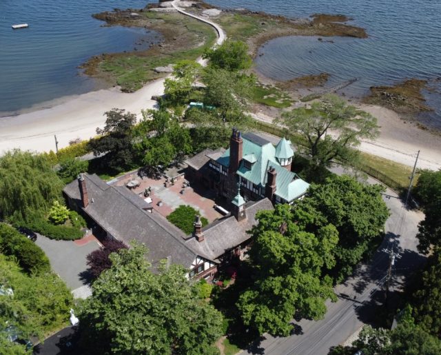 Texas Pilgrim Chicken Mansion Going To Auction! | Top Ten Real Estate Deals